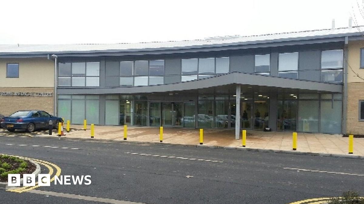 Frome £10m medical centre is opened by group of GPs - BBC News