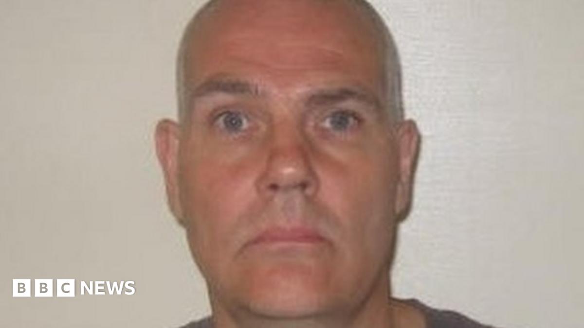 Prisoner Edward Macdonald 'tried to burn down building' - BBC News