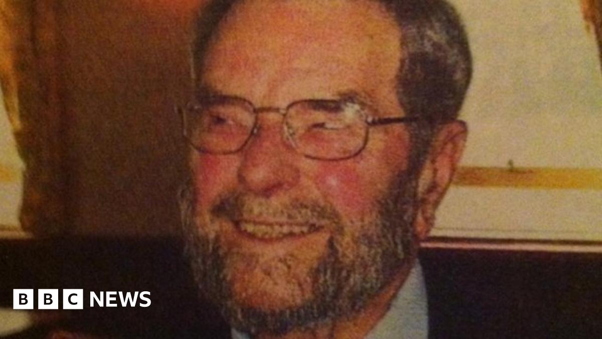 Veteran George Tye's ashes: photograph issued - BBC News