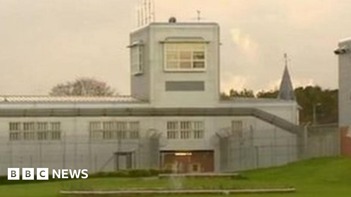 Parc Prison juvenile unit, Bridgend, praised by inspectors - BBC News