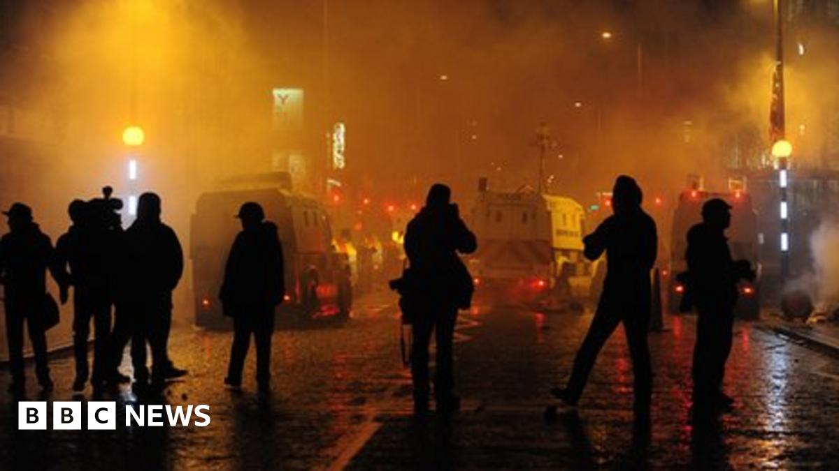 NI riots make headlines across globe - BBC News
