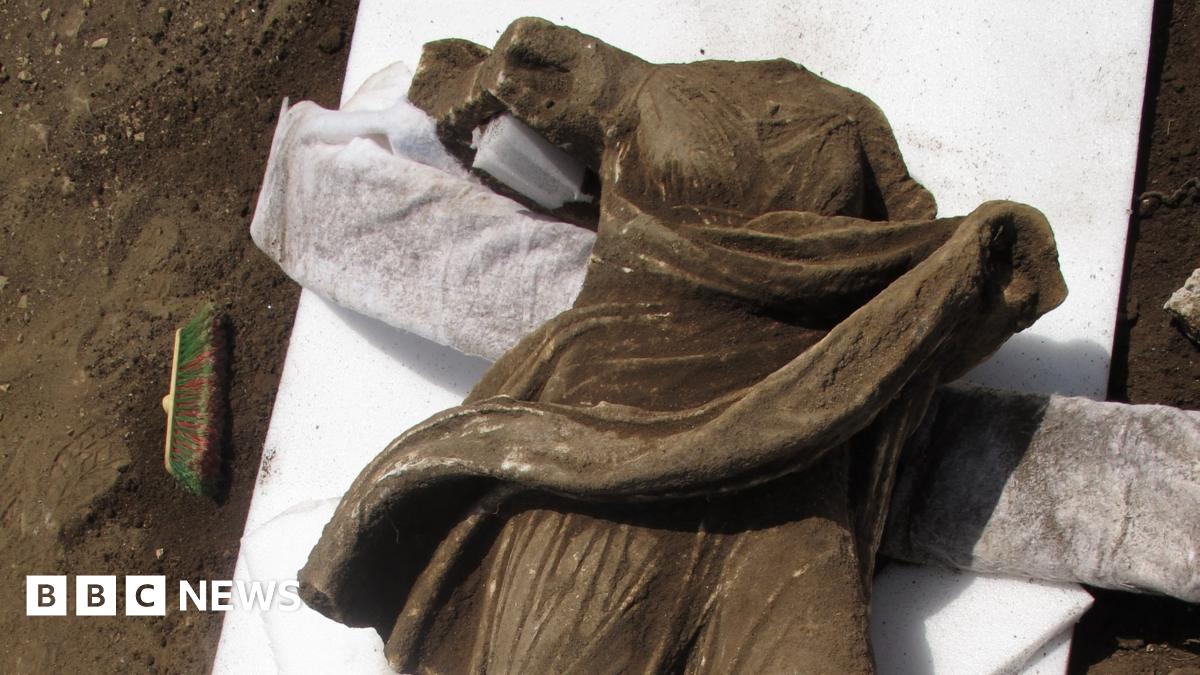 'Exceptional' find of Roman statues linked to poet Ovid - BBC News