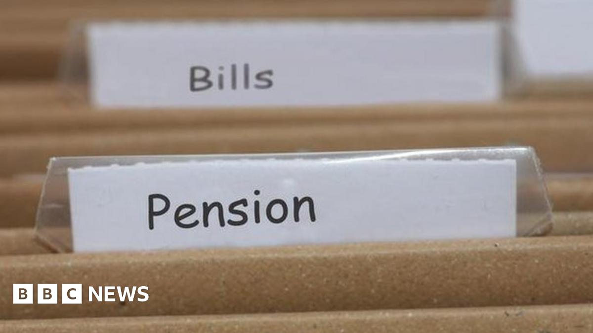 Pension schemes: 'Good practice' outlined by regulator - BBC News