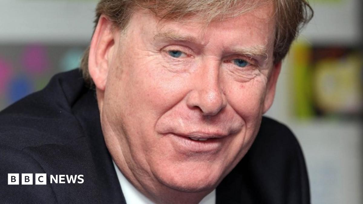 Rail minister Simon Burns denies £80k chauffeur car bill - BBC News