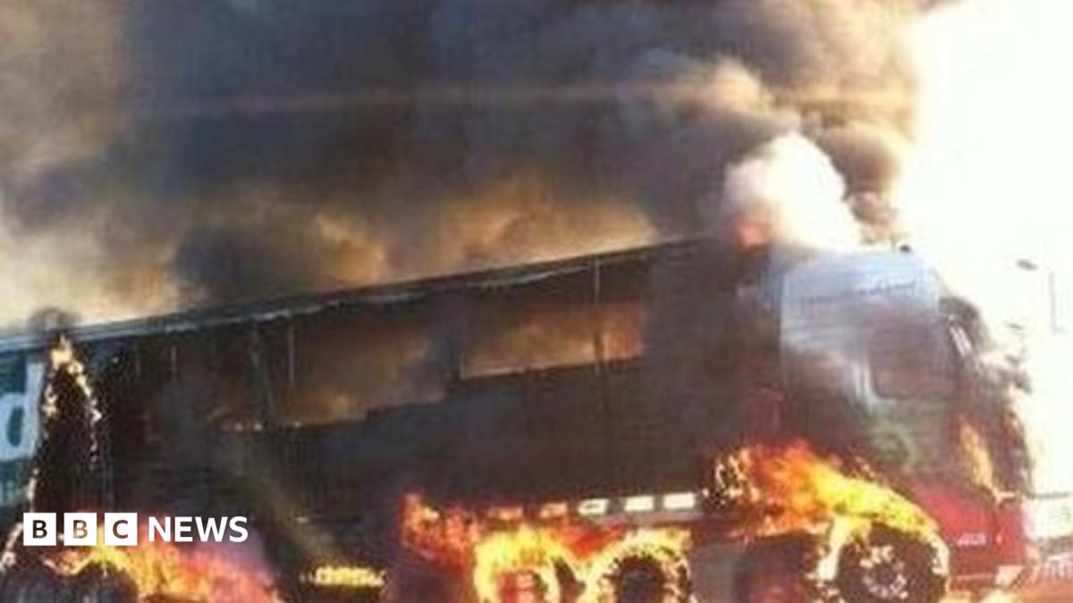 M6 motorway in West Midlands reopens after lorry fire - BBC News