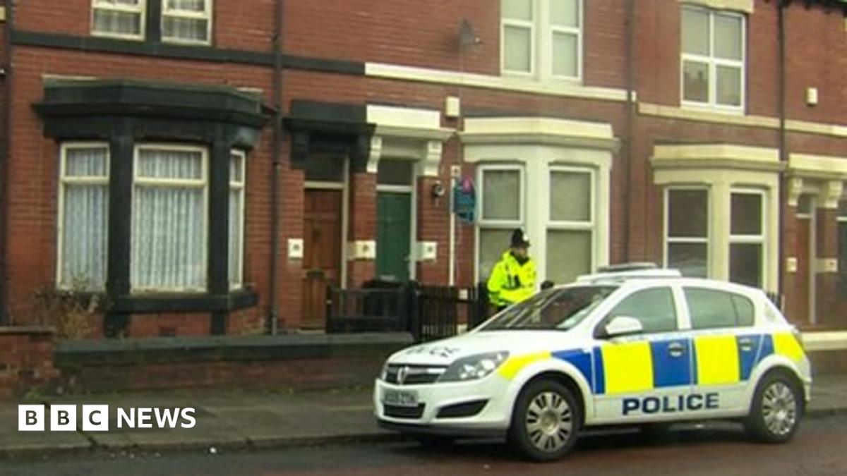 Elderly couple found dead in Heaton - BBC News