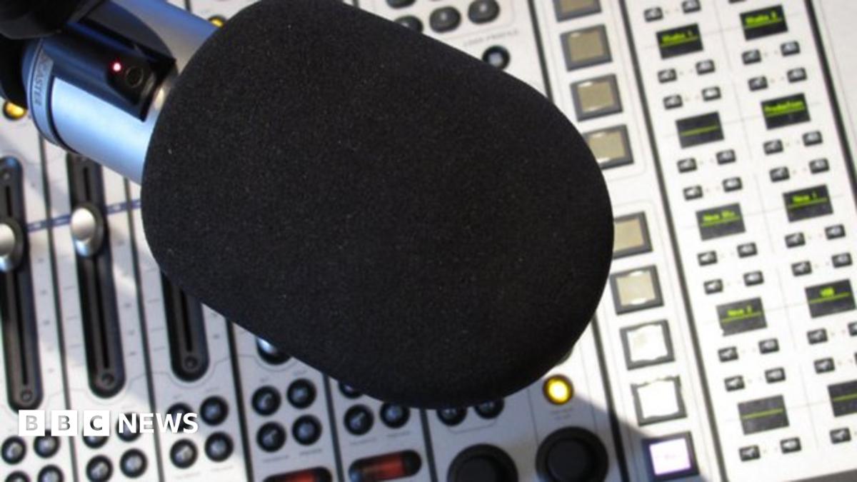 Manx Radio wins 'Station of the Year' award for 2013 - BBC News