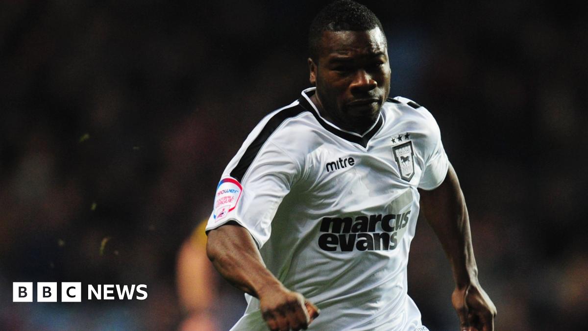 Ipswich Town's Aaron McLean critical of shopping - BBC News