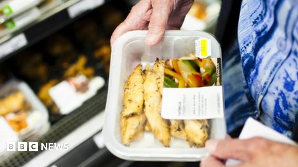 Should you smell food before throwing it away? - BBC News