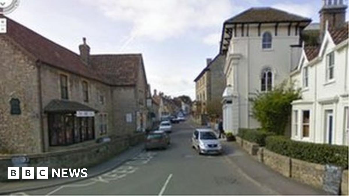 Wedmore solar scheme puts village 'back on electrical map' - BBC News