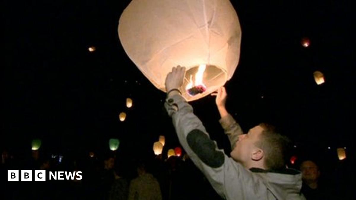Cameron Minshull: Vigil for factory death boy, 16 - BBC News