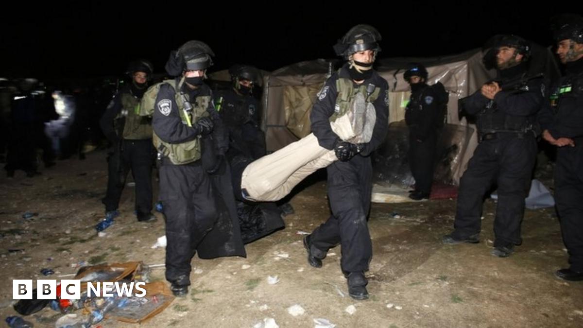 Israel evicts tent protesters at West Bank E1 settlement - BBC News