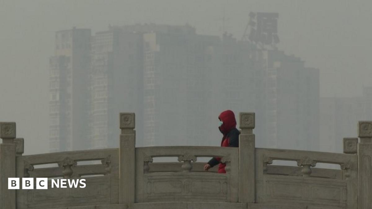 Beijing's hazardous pollution sparks Chinese media anger - BBC News