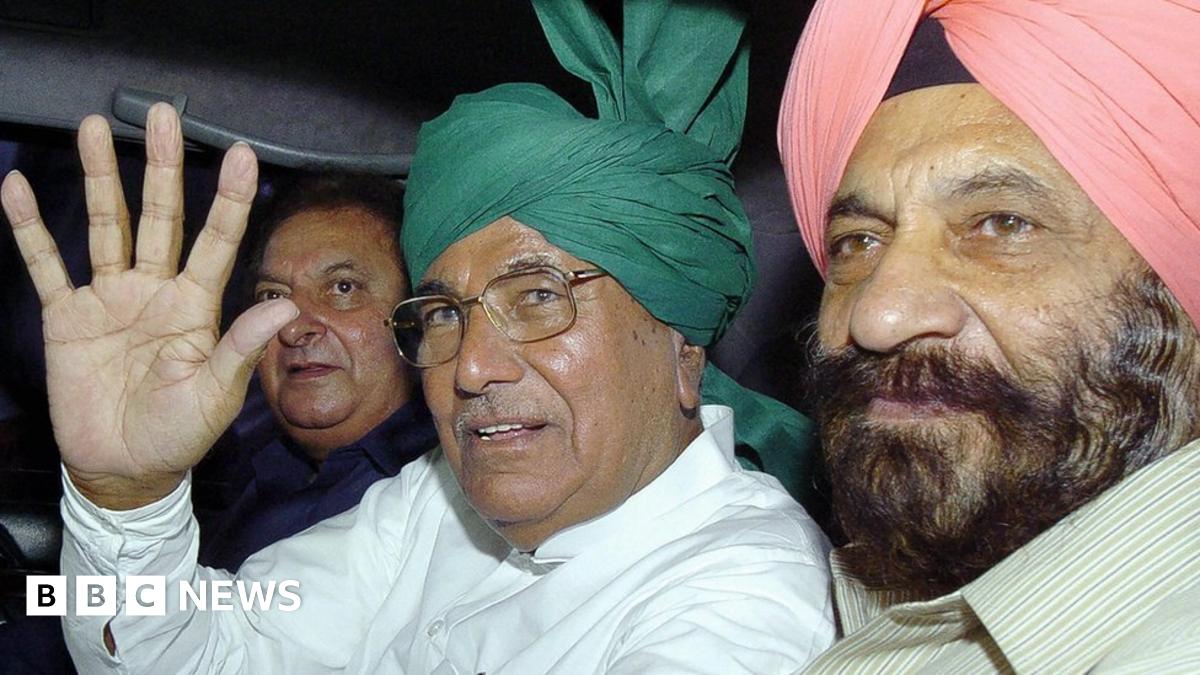 India court convicts politician OP Chautala over corruption - BBC News