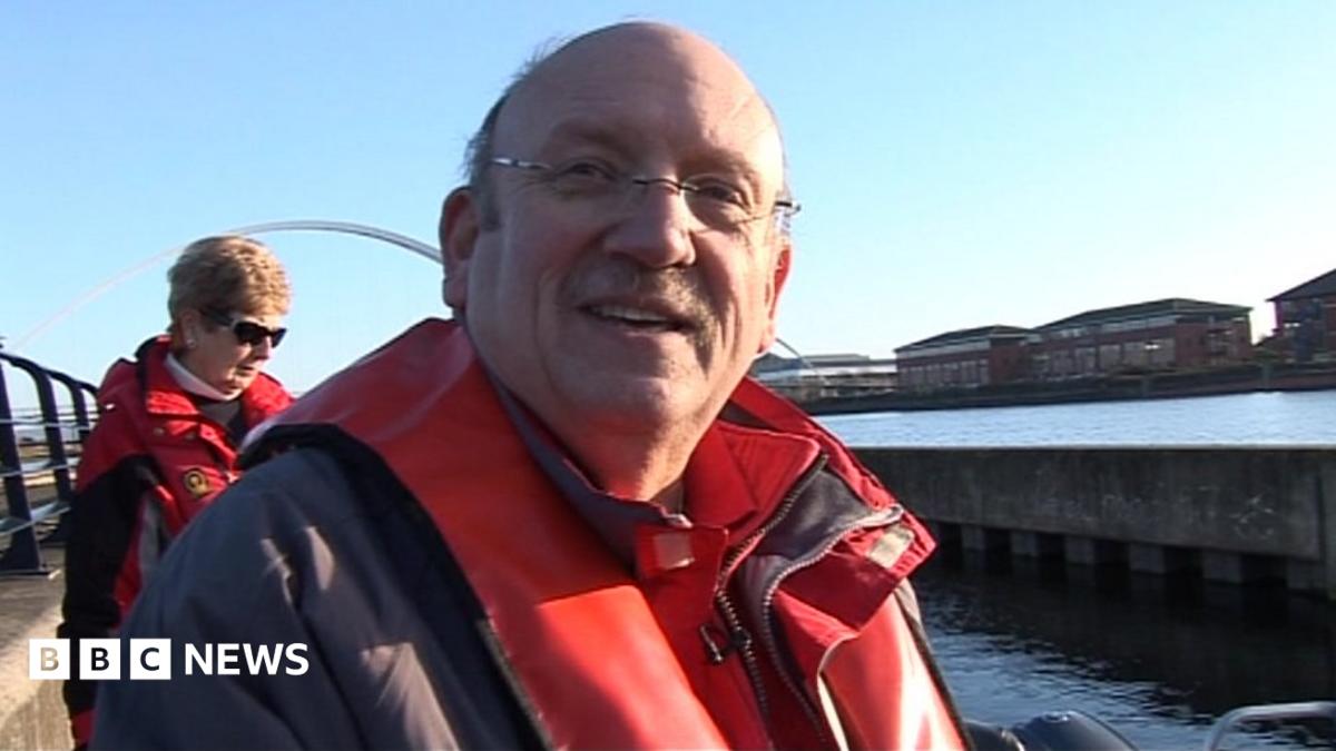 Teesside wheelyboat helps disabled 'feel free' on river - BBC News