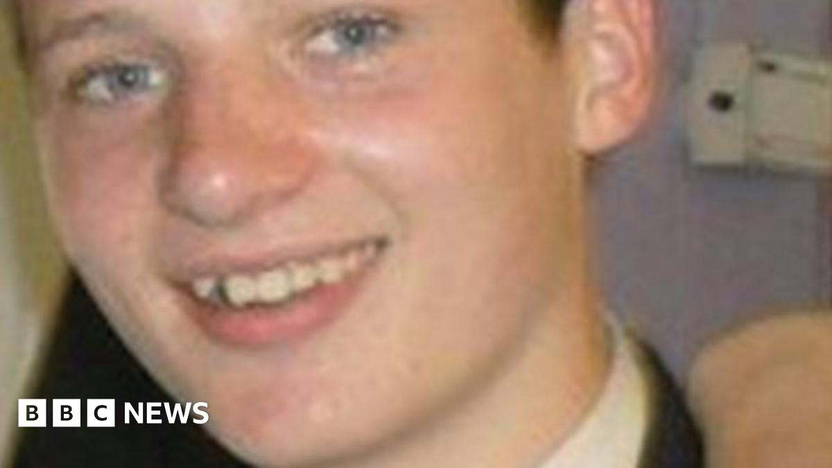 Anthony Stubbs: Family pay tribute to 'loving boy' - BBC News