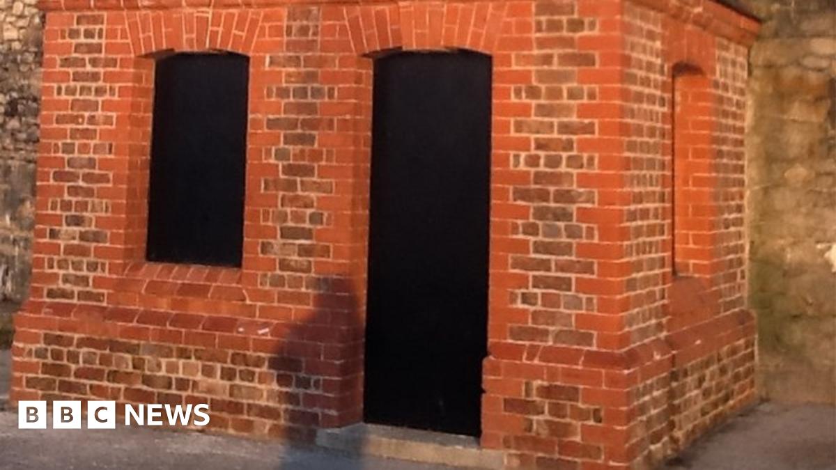 Liverpool dock's policeman's hut restored - BBC News