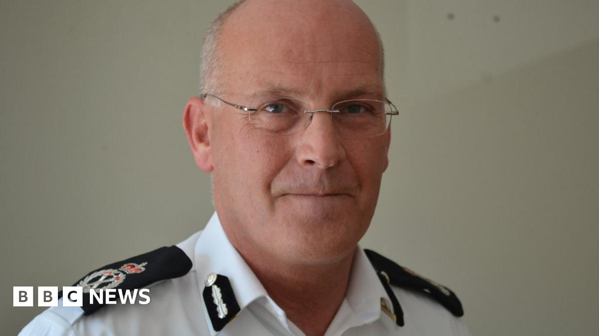 New Guernsey police and border role 'will save money' - BBC News