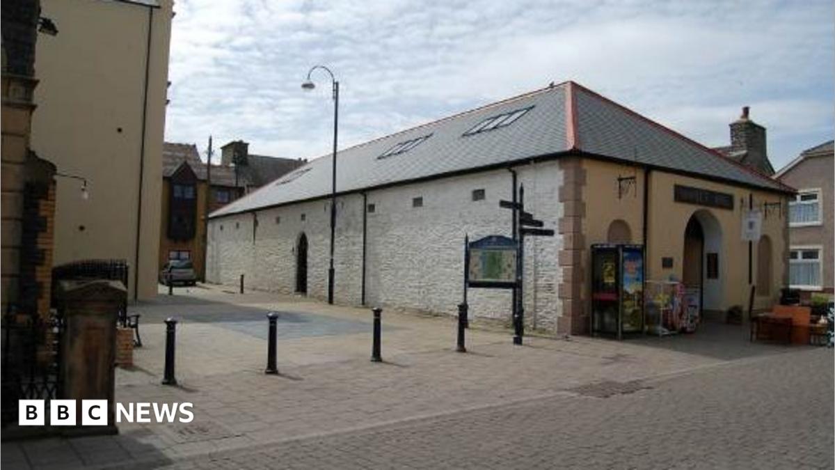 Aberystwyth Market Hall: Building set for £350,000 revamp - BBC News