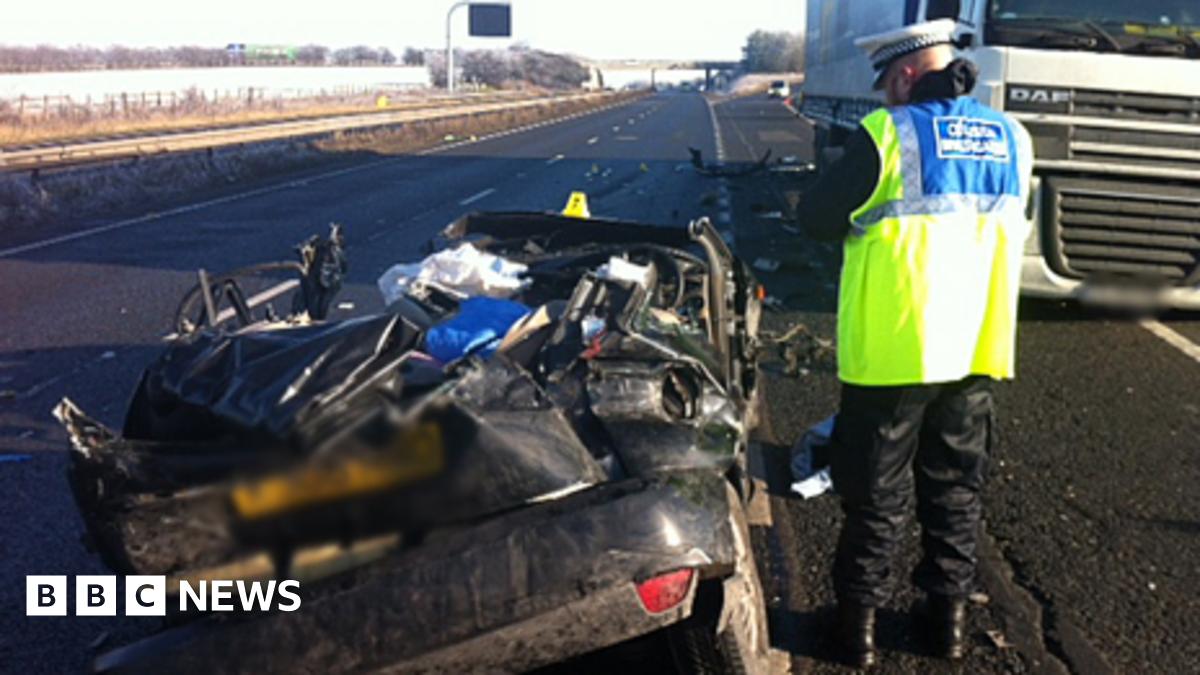 A14 crash: One dead and five injured at Cambridge - BBC News