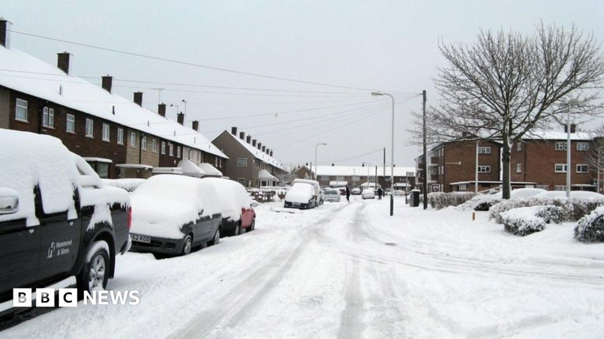 Train services cancelled due to snow - BBC News