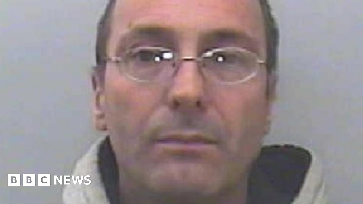 Keith Gibson jailed for distributing indecent images of children - BBC News