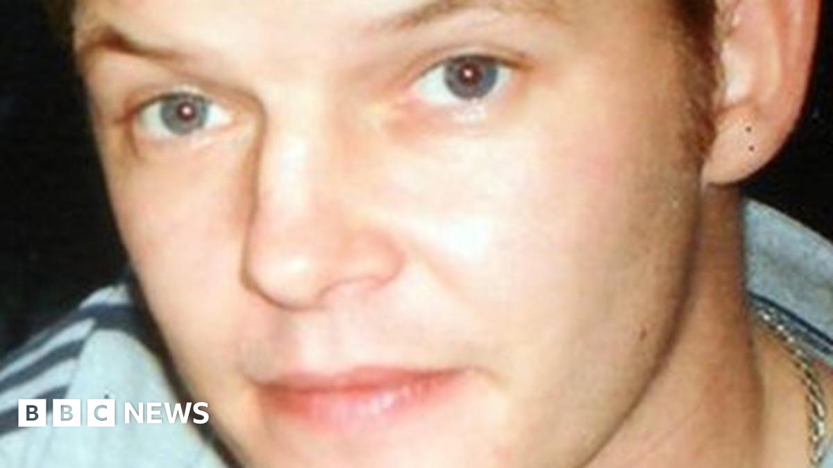 Algeria hostage Belfast man Stephen McFaul with family - BBC News