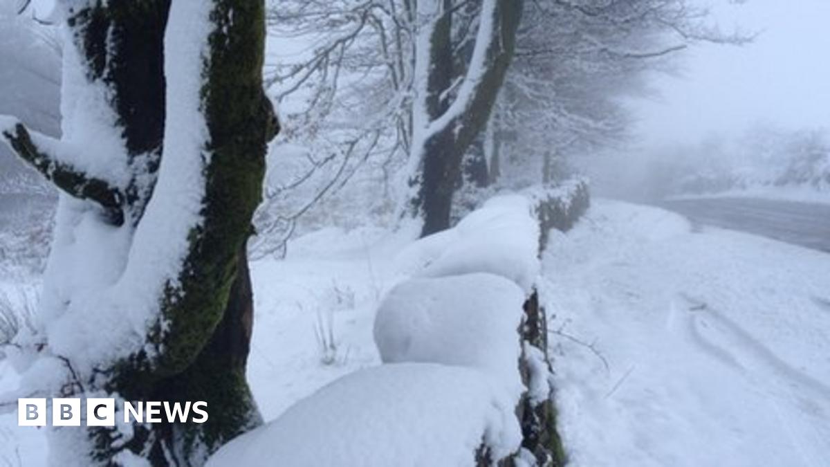 Devon ice warning after heavy snowfall - BBC News