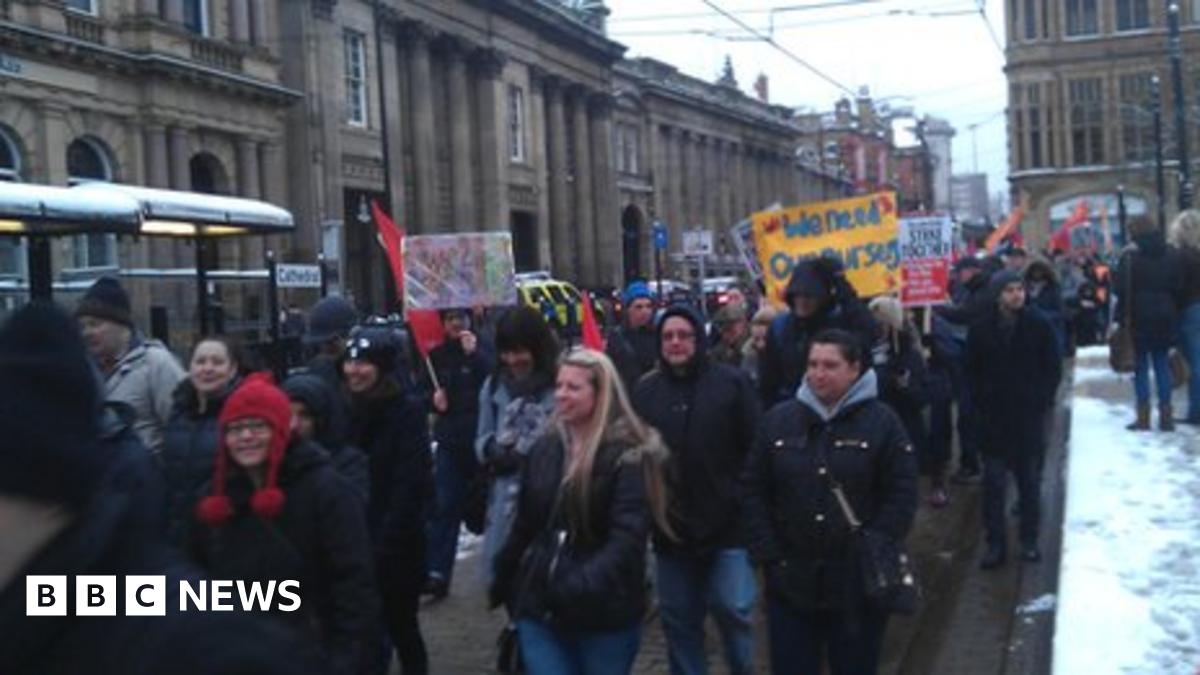 Separate protests over Sheffield council spending cuts - BBC News