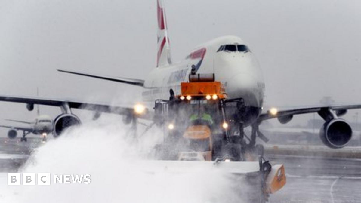Heathrow Airport: Snow stops one in 10 flights - BBC News