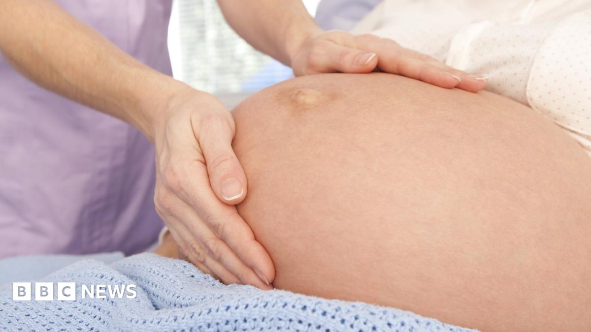 Booming birth rate 'a strain on NHS midwifery services' - BBC News
