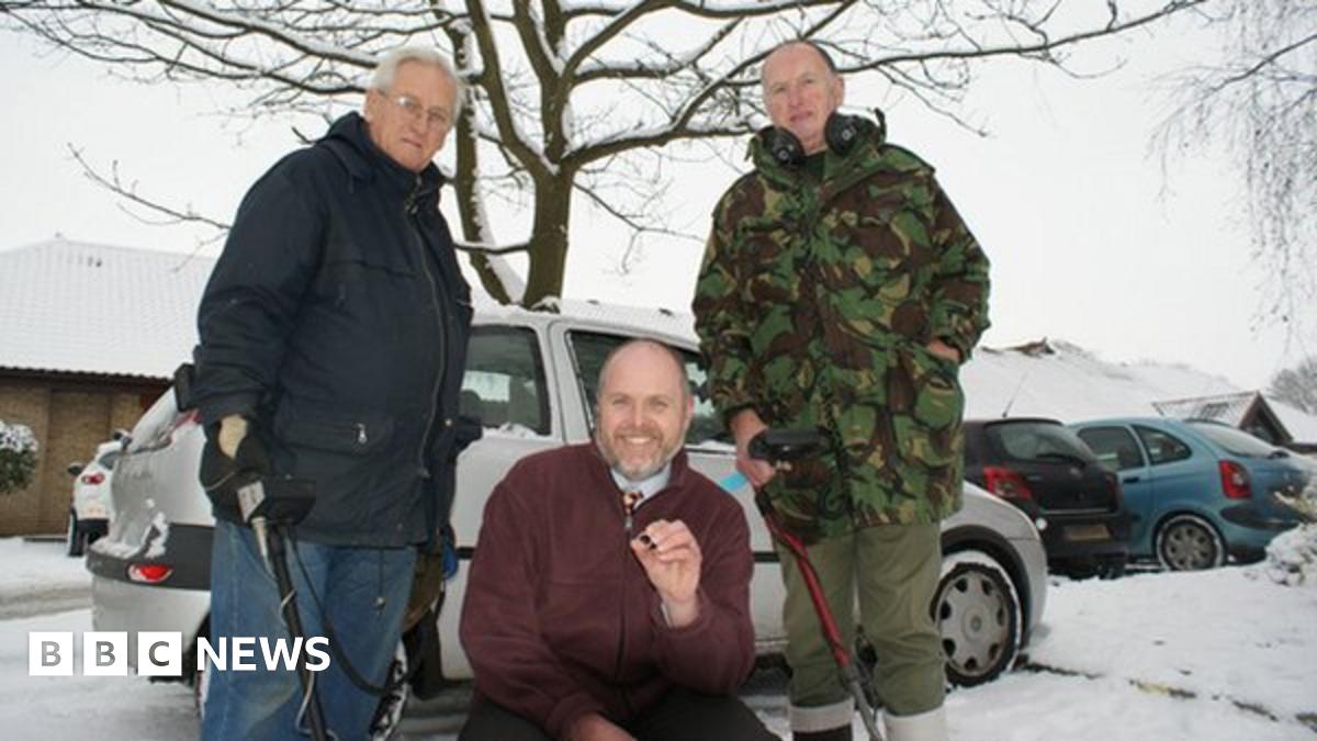 Snow forecast for Suffolk into Tuesday - BBC News