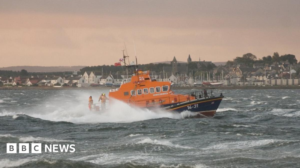 RNLI rescued record number of people in Scotland in 2012 - BBC News