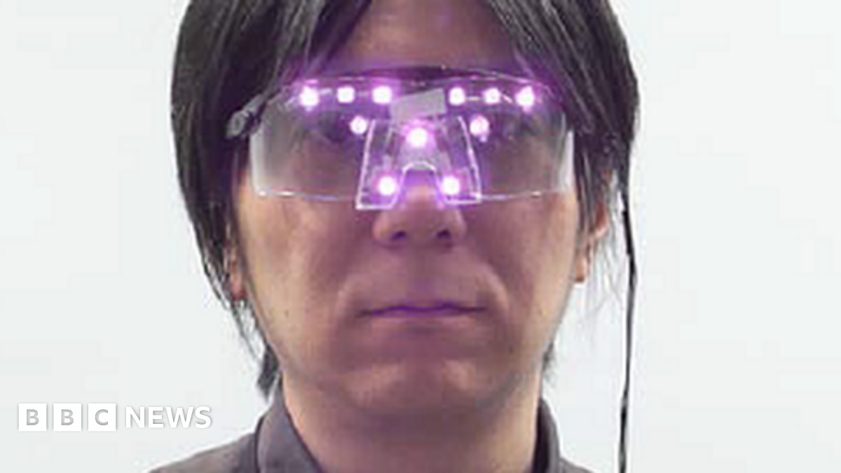 'Privacy visor blocks facial recognition software' - BBC News