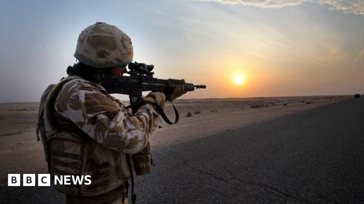 Army redundancies: Soldiers told of fate - BBC News