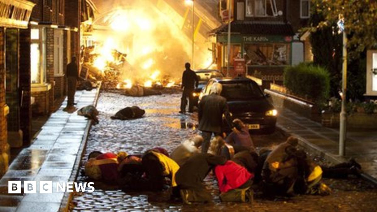 Martin Shenton: I was Ken Barlow's stunt double - BBC News