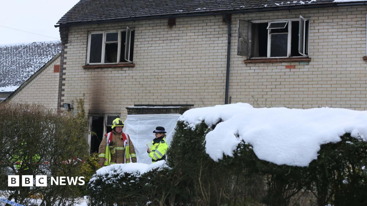Man found dead after Fernhurst house fire - BBC News