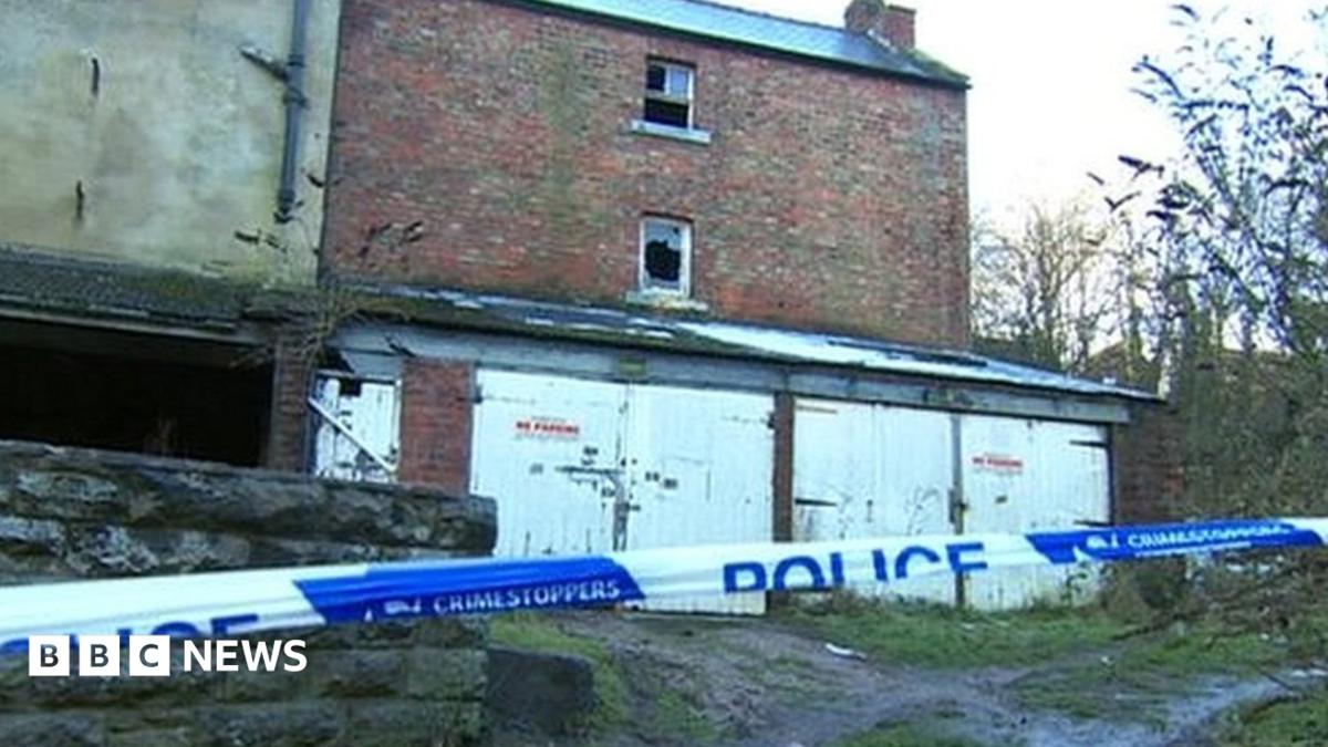 Body found by workman in derelict Whitby house - BBC News