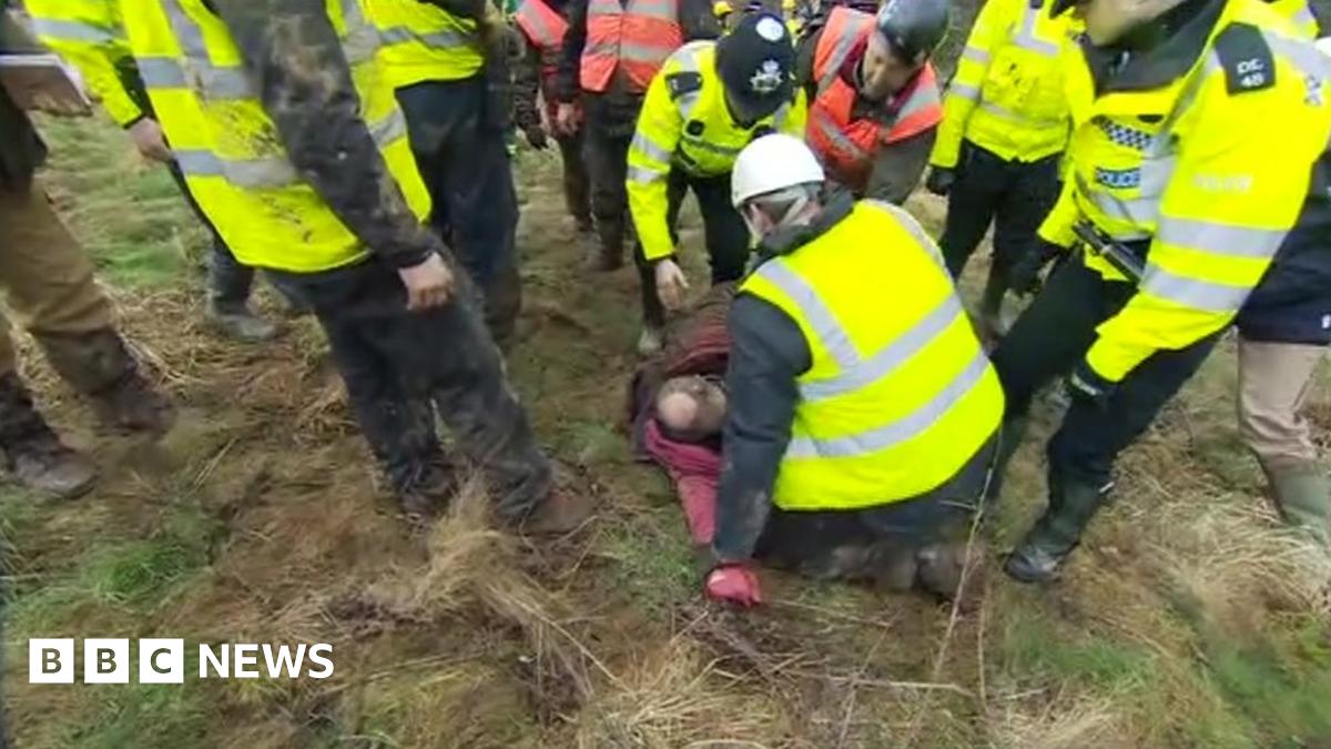Bexhill to Hastings road: Protest site evictions resume - BBC News