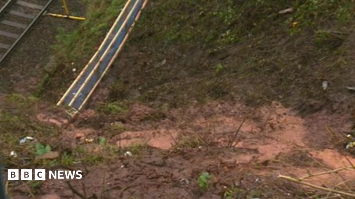 Exeter to Exmouth trains suspended after landslip - BBC News