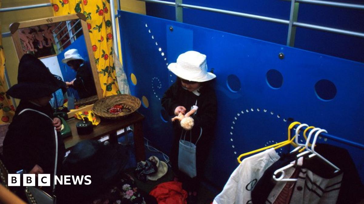 Nursery ratios raised 'to improve standards' - BBC News