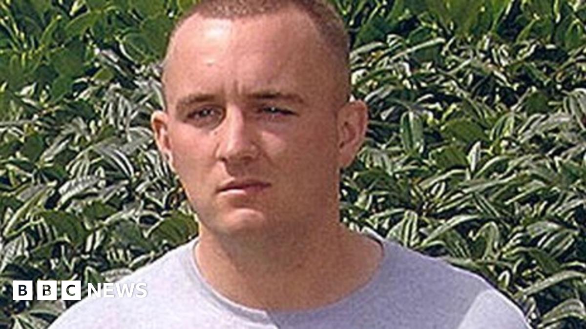 Murder police renew appeal to catch Liverpool man's killer - BBC News