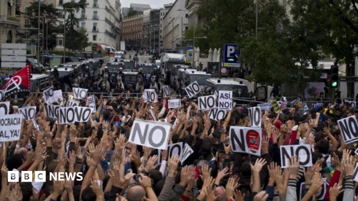 Spain's recession worsens in the fourth quarter - BBC News