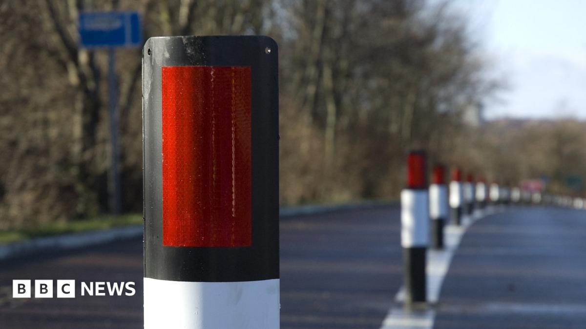 Gateshead trials bus lane bollards - BBC News