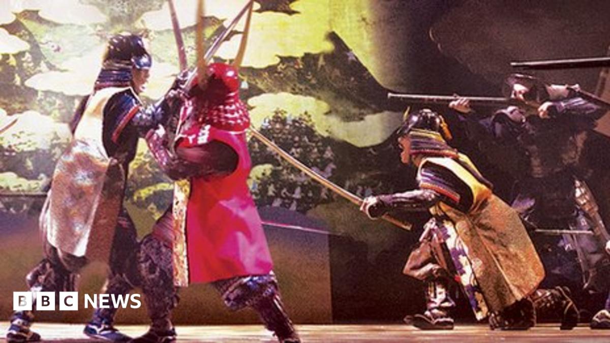 England’s samurai takes the stage - BBC News