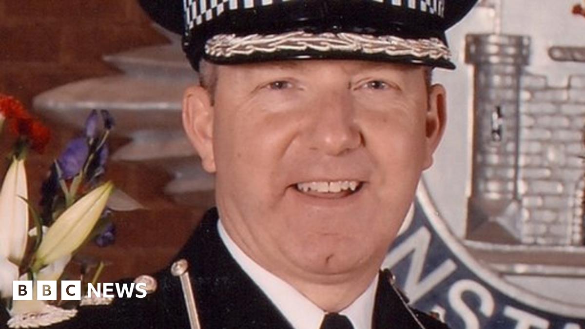 Suffolk Police chief constable on extended sick leave - BBC News