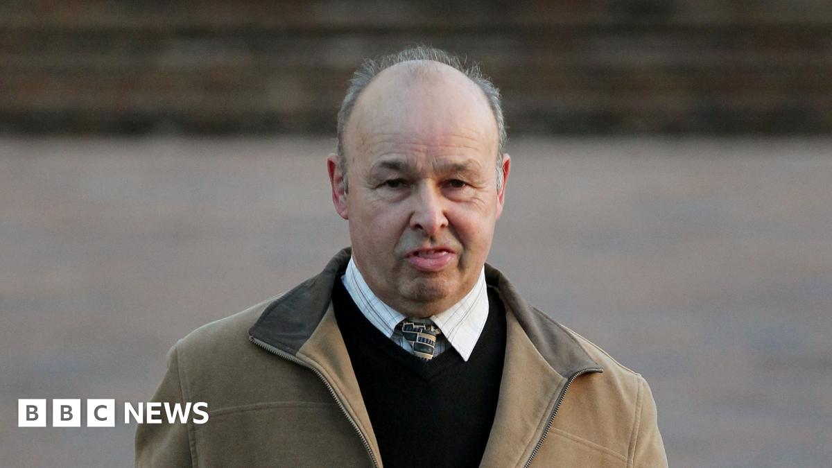 Kent huntsman Brian Fraser attempted murder trial: Jury retires - BBC News