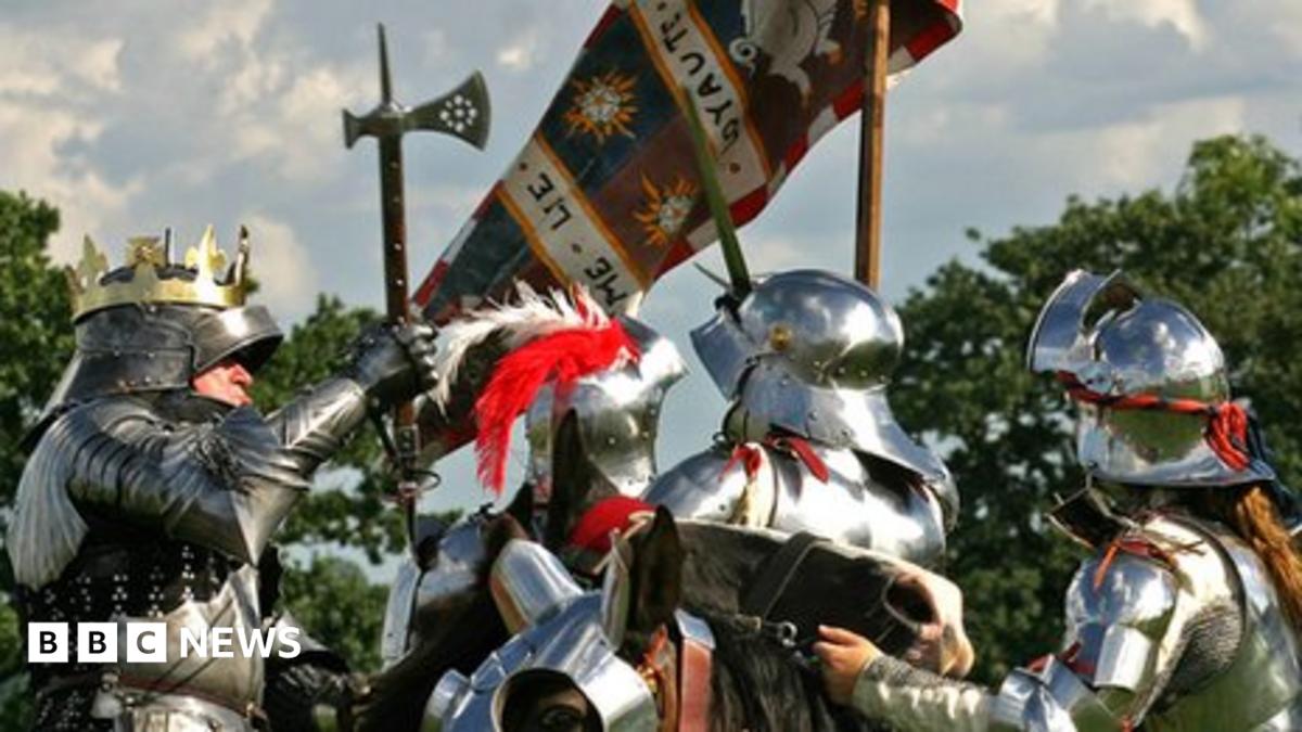 Richard III dig: Grim clues to the death of a king - BBC News