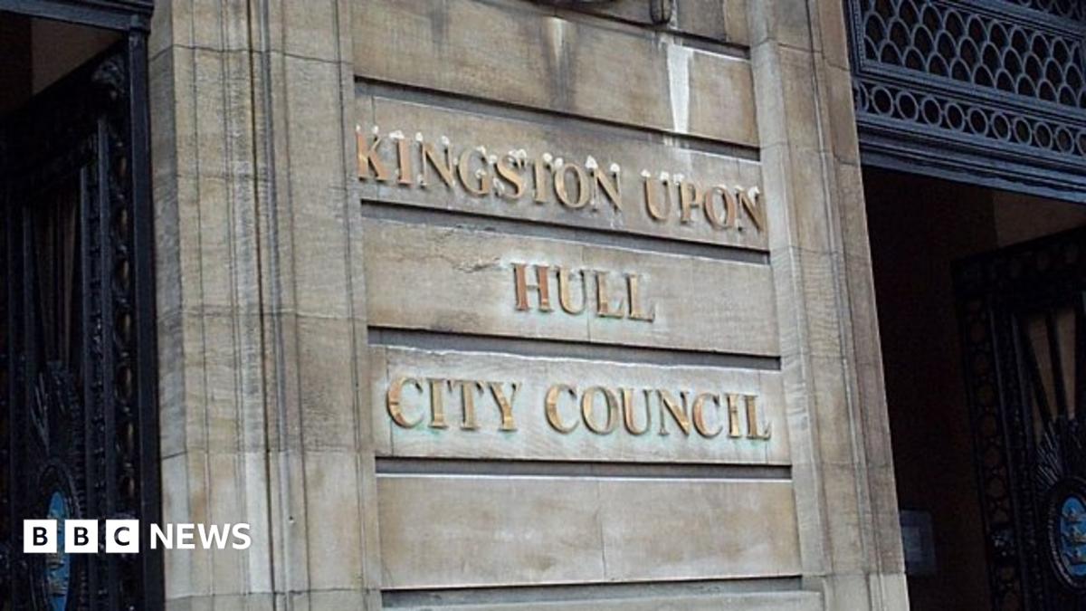 Hull council plans tax rise after three-year freeze - BBC News