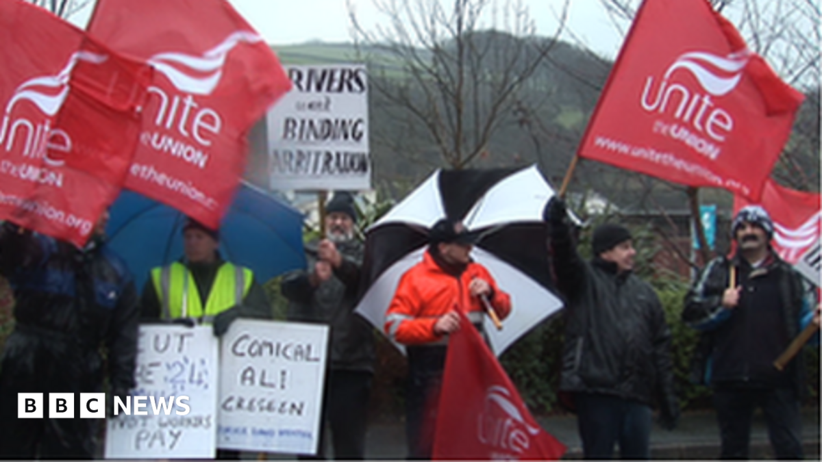 Hope for Isle of Man bus strike solution - BBC News